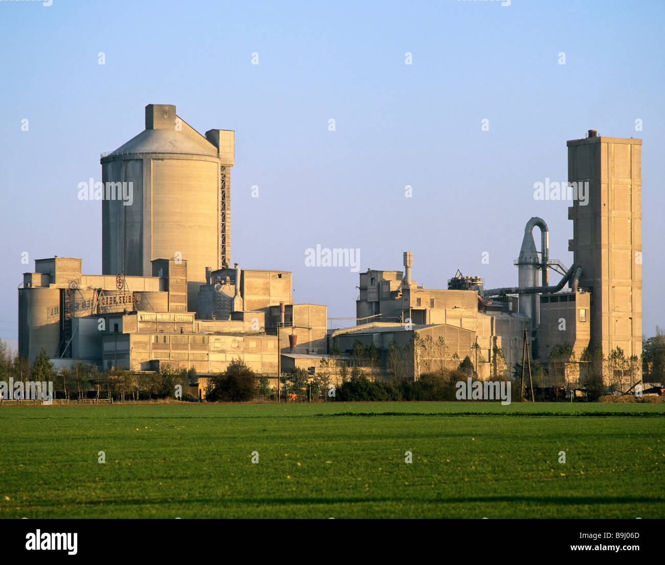 Cement works hi-res stock photography and images - Alamy