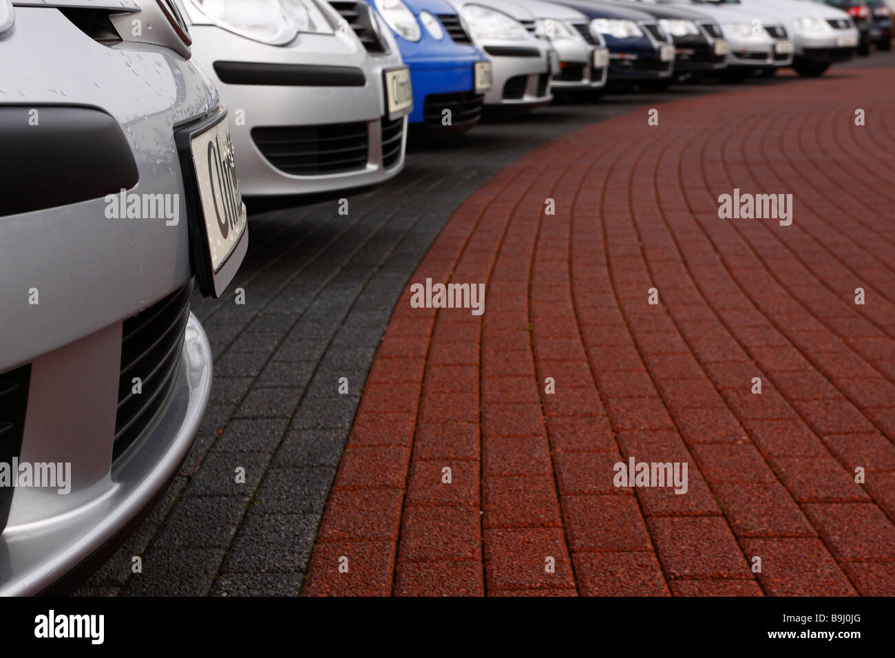 Cars standing in line car hi-res stock photography and images - Alamy