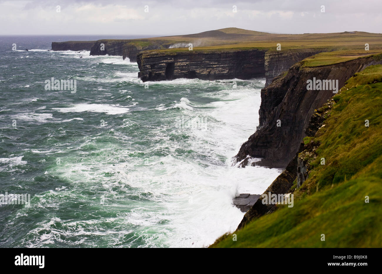 Cliffs on loop head hi-res stock photography and images - Alamy