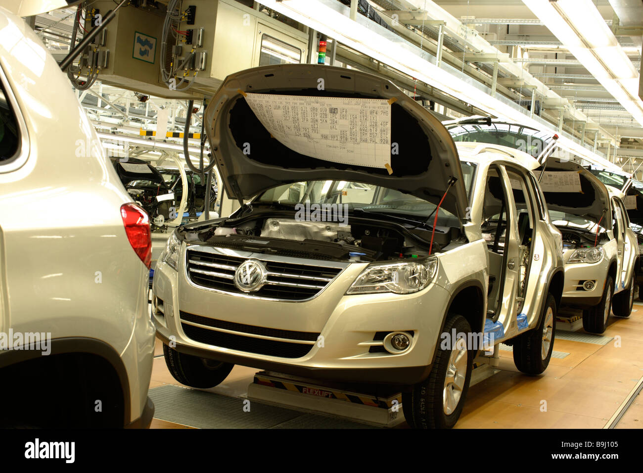 Tiguan car production, VW Werk Wolfsburg, car factory Wolfsburg, Lower ...
