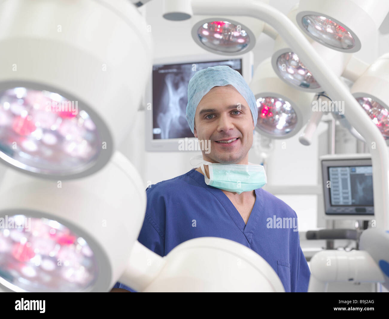 Operating room camera hi-res stock photography and images - Alamy