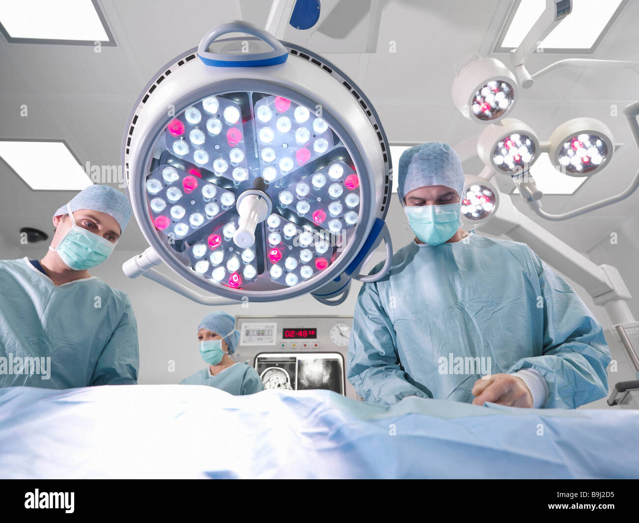 Medical operating theatre hi-res stock photography and images - Alamy