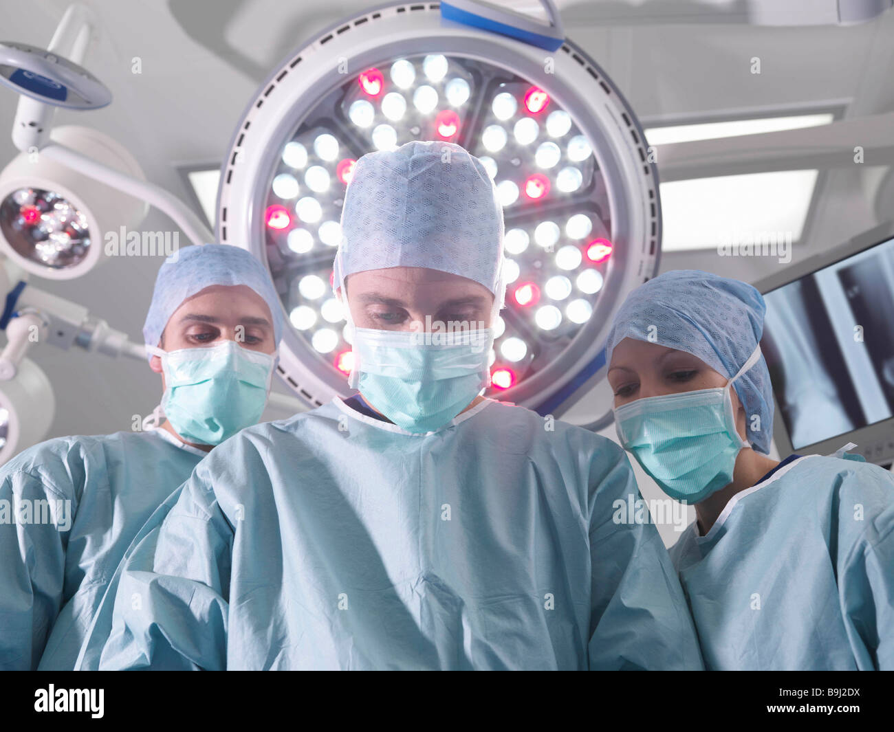 Medical operating theatre hi-res stock photography and images - Alamy