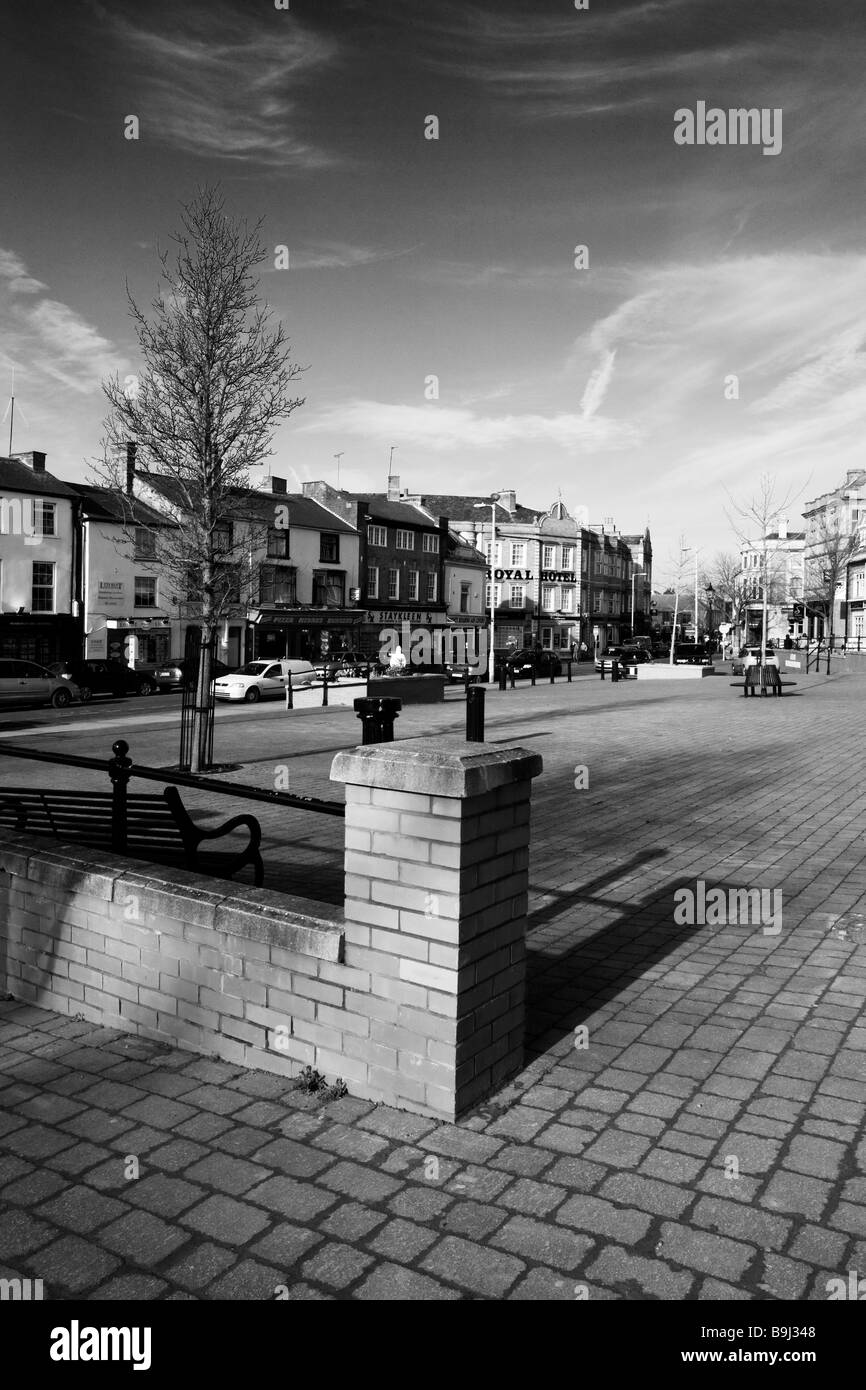 Kettering town centre street scene hi-res stock photography and images ...