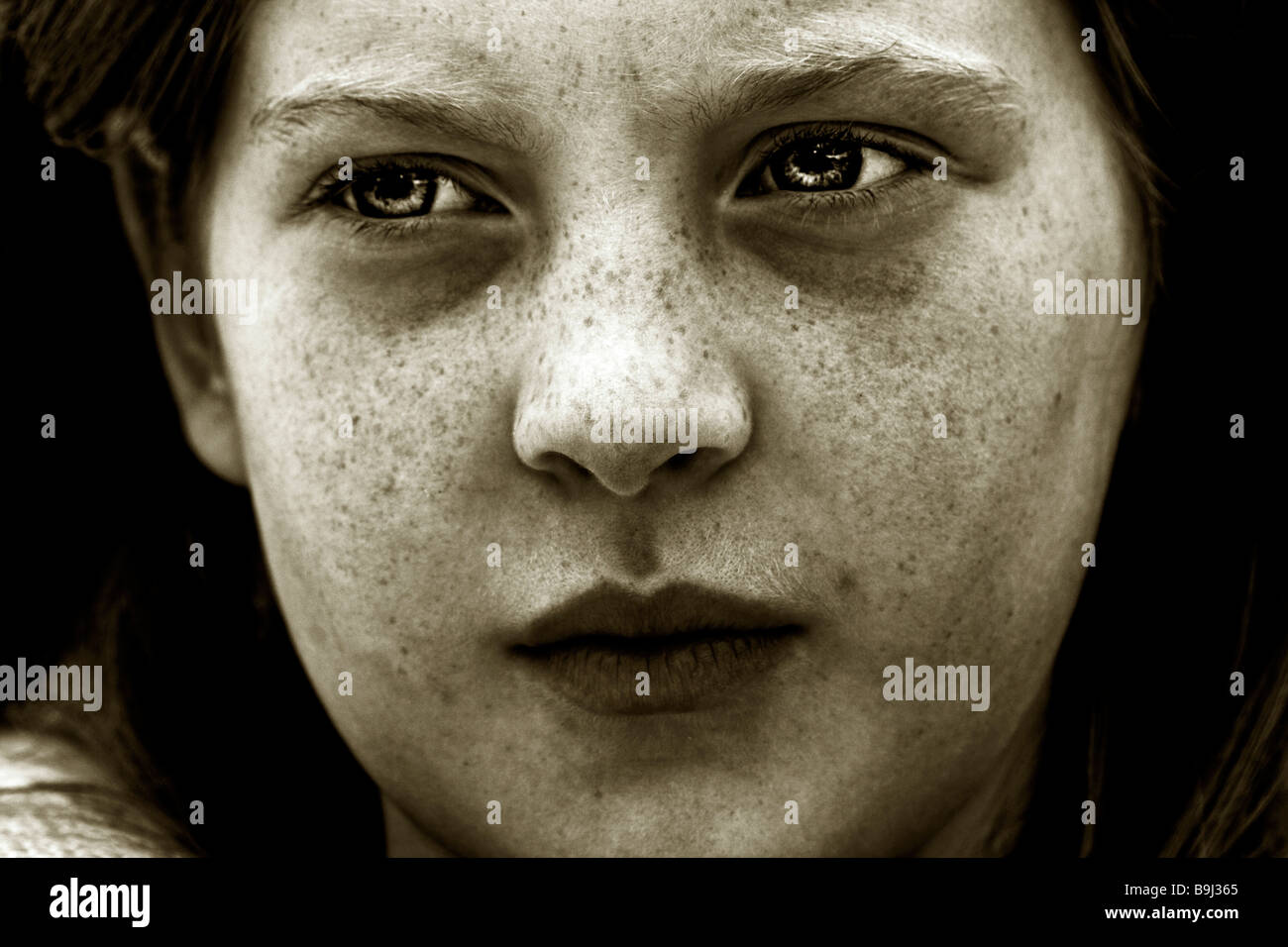 Far away gaze hi-res stock photography and images - Alamy