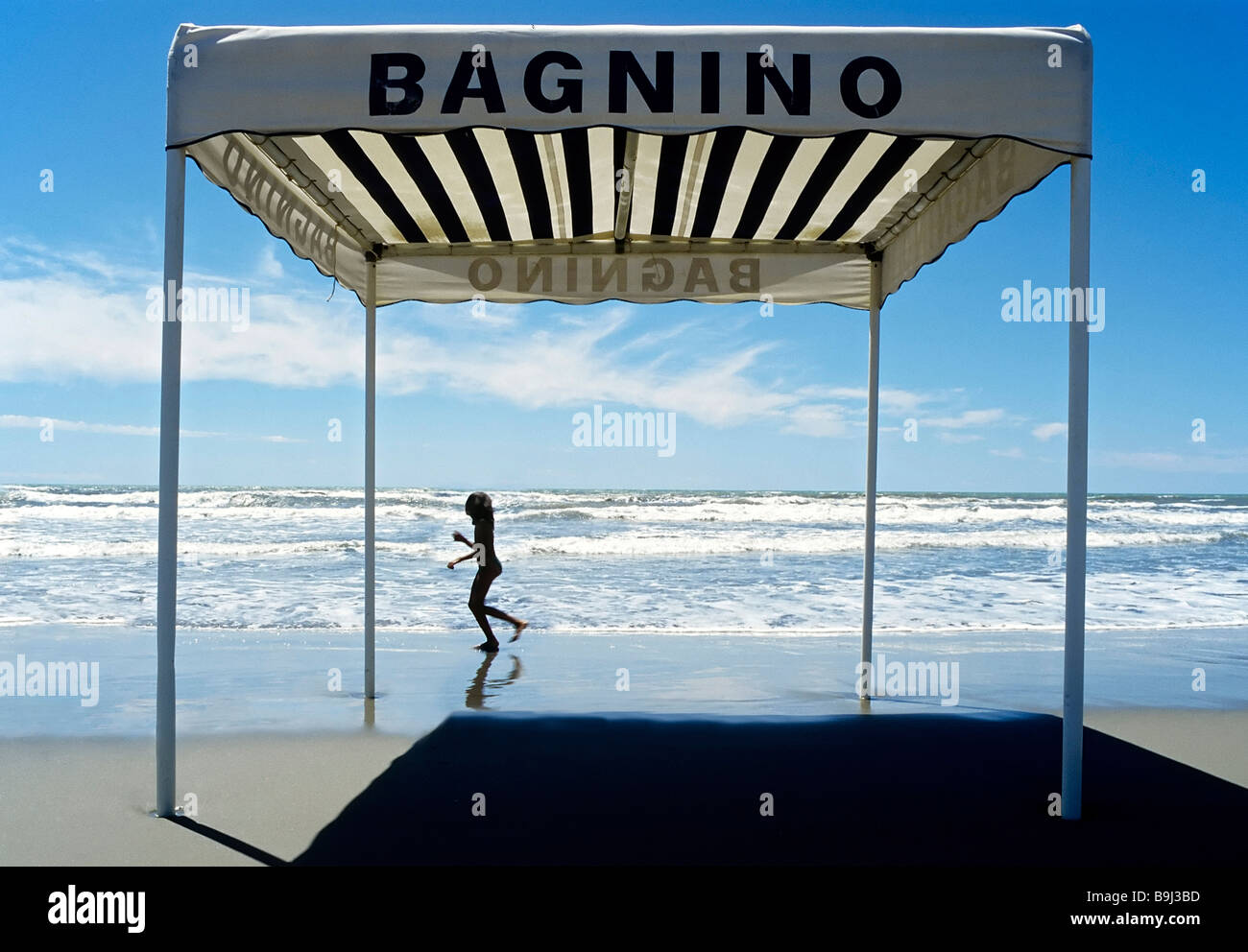 Female lifeguard silhouette hi-res stock photography and images - Alamy