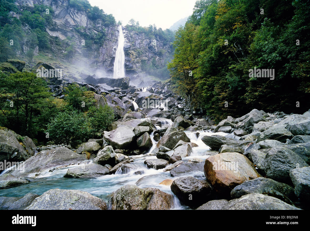 Waterfall in Bavona Valley, Cascata di Foroglio, Valle Bavona, Canton ...