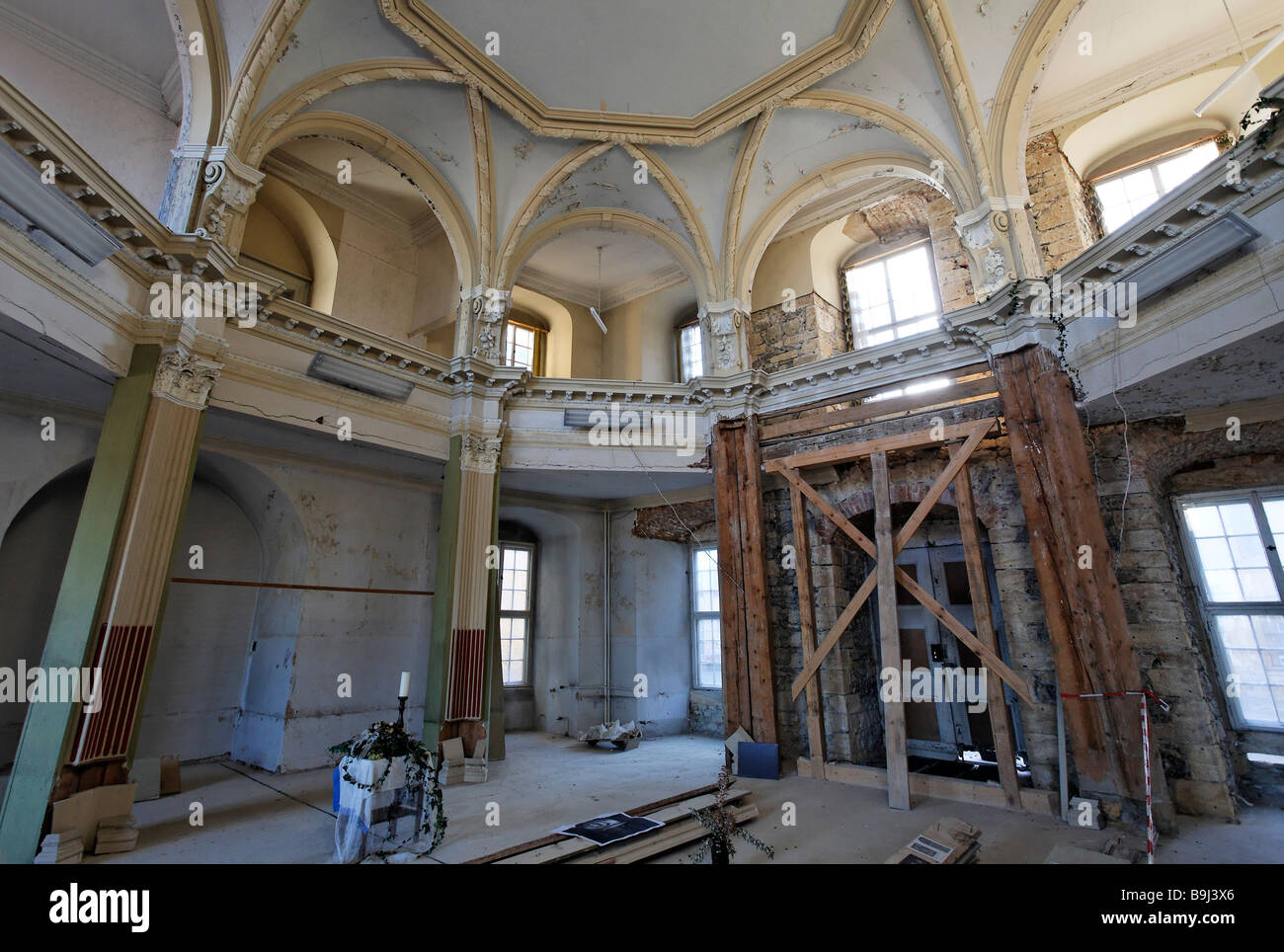 Large Blankenburg Castle, decrepit castle chapel, renovations, Harz ...