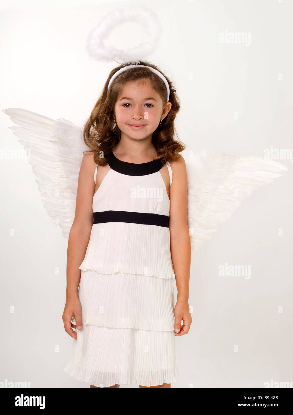 Pretty little girl with angel wings Stock Photo - Alamy