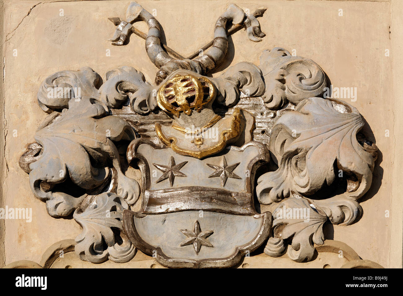 Carved stone coat of arms hi-res stock photography and images - Alamy