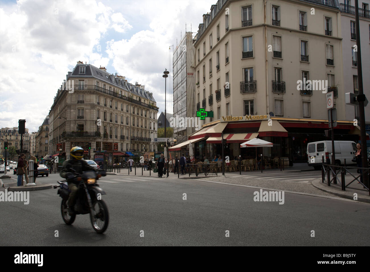 An intersection in the Left Bank in Paris France Saturday July 21 2007 ...