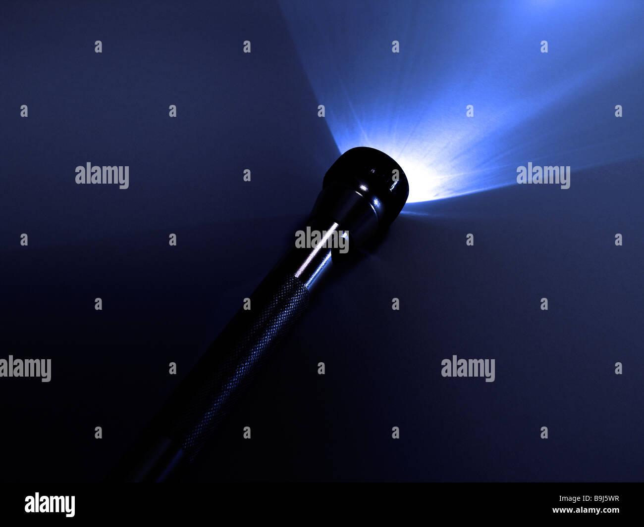 Light in the dark form a flash light Stock Photo - Alamy