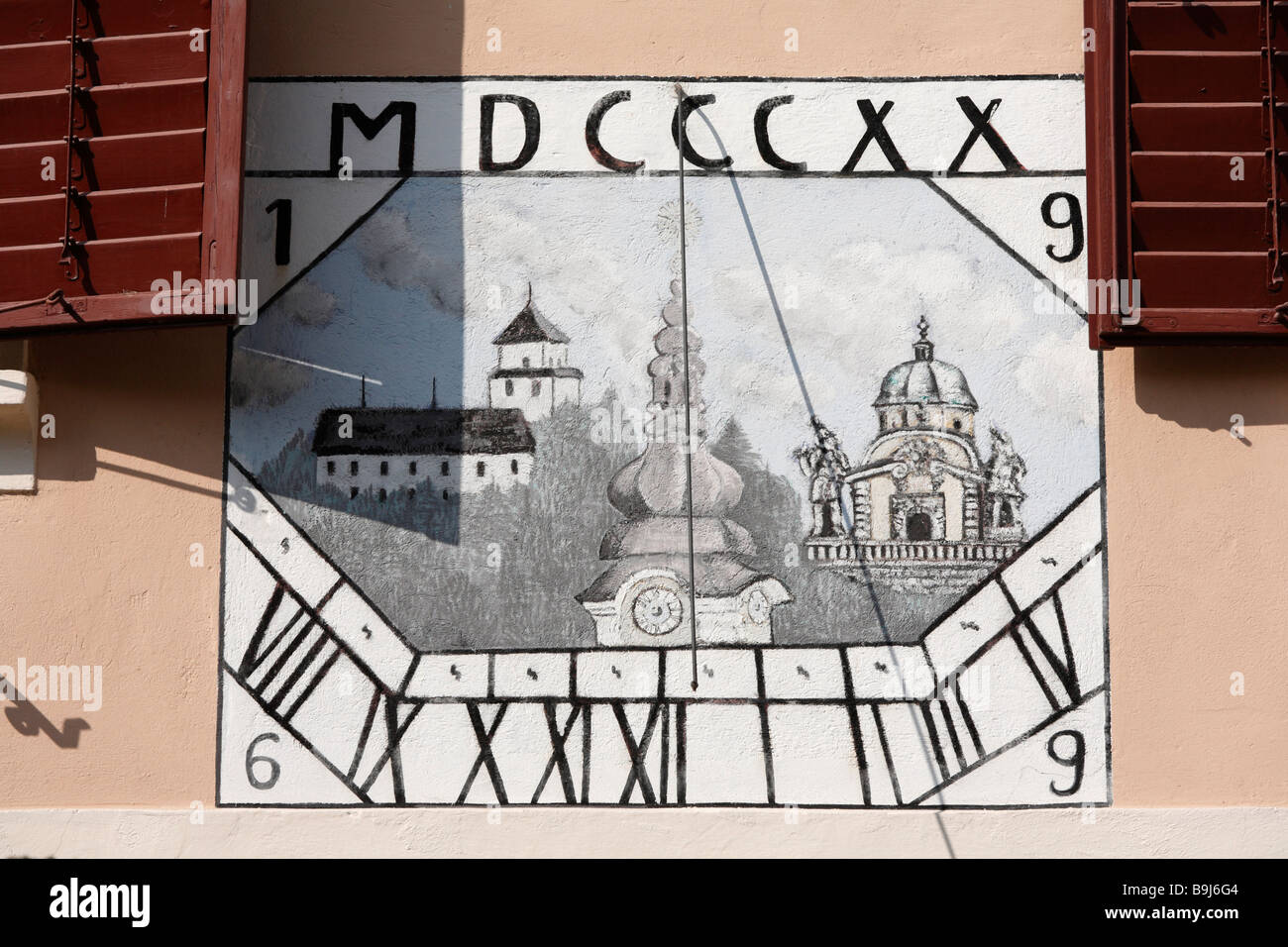 Europe sundial hi-res stock photography and images - Alamy