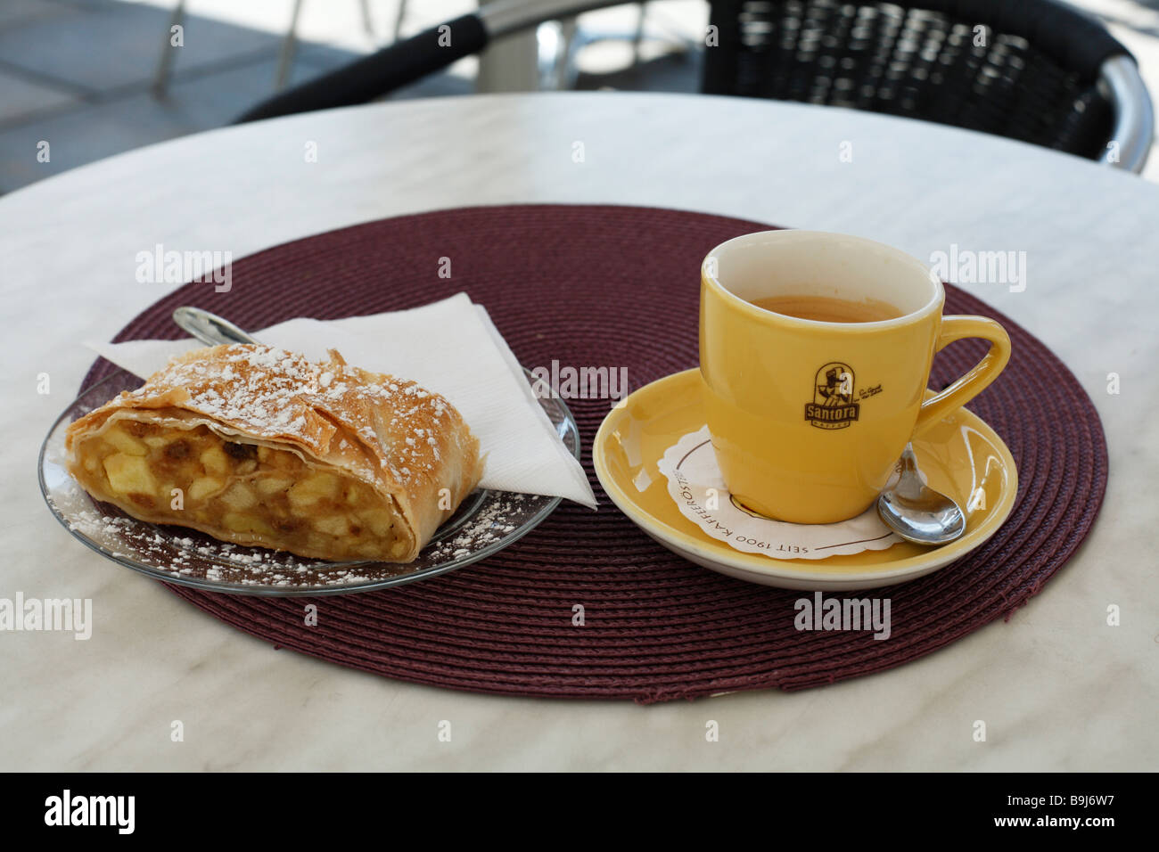 Strudel austria hi-res stock photography and images - Alamy