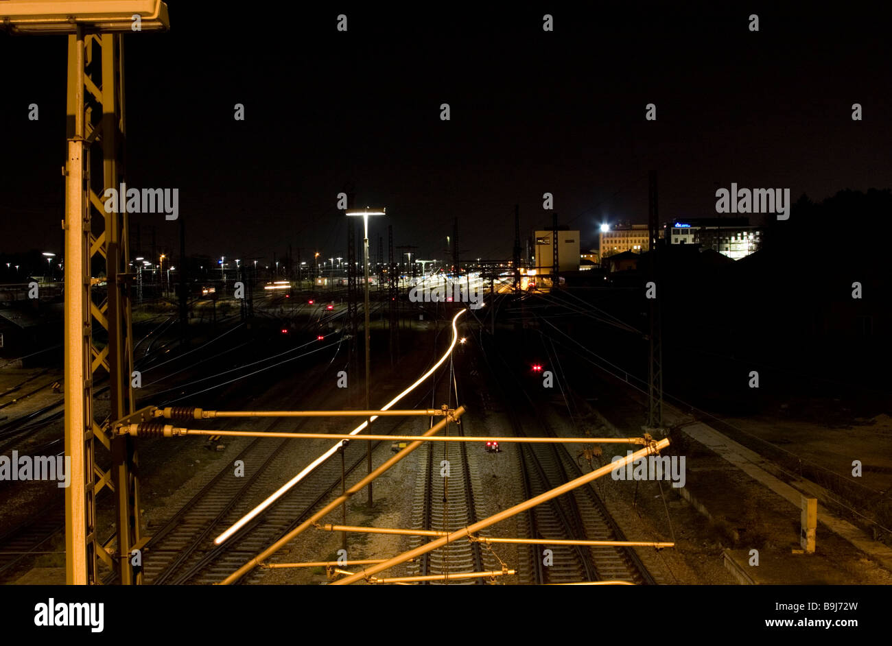 Night time railway hi-res stock photography and images - Alamy