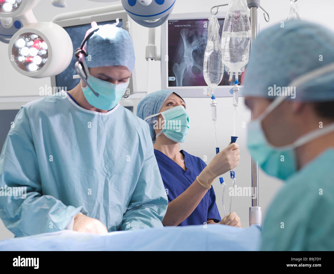 Surgery the hi-res stock photography and images - Alamy
