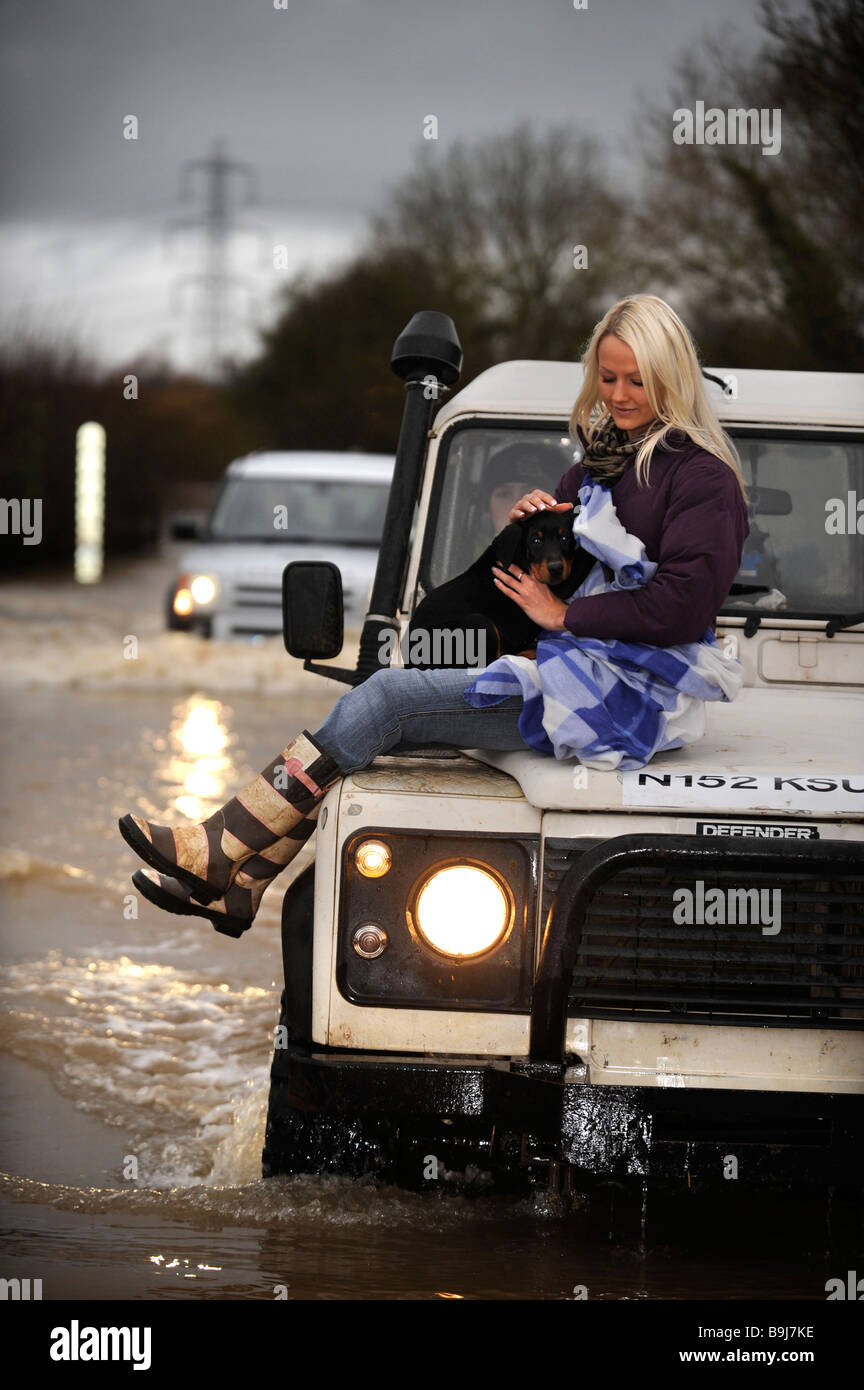 Land rover defender off road hi-res stock photography and images - Alamy