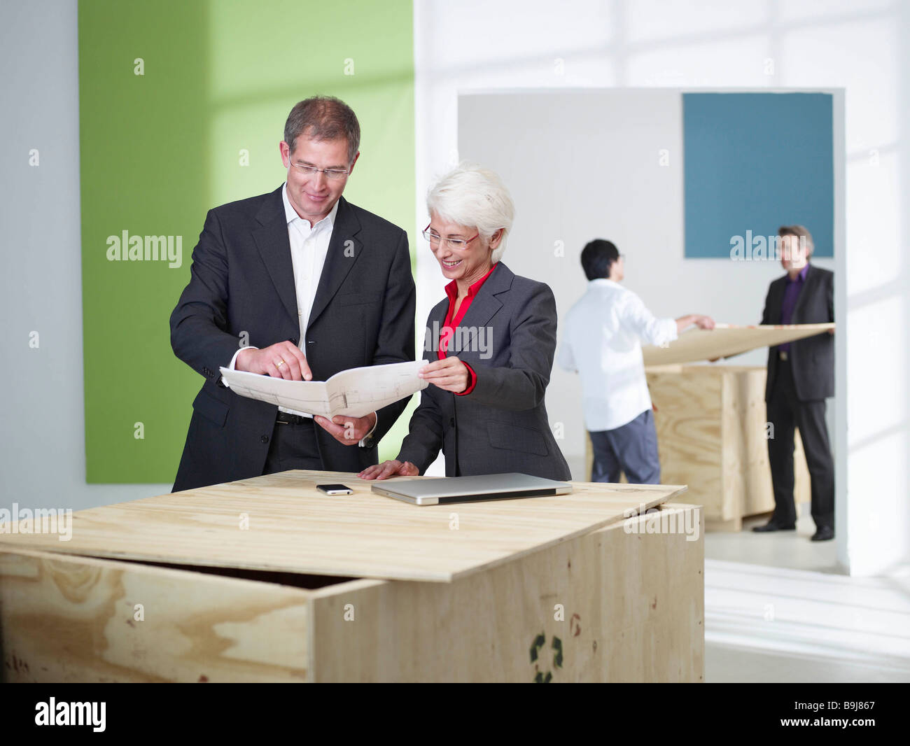 Moving team hi-res stock photography and images - Alamy