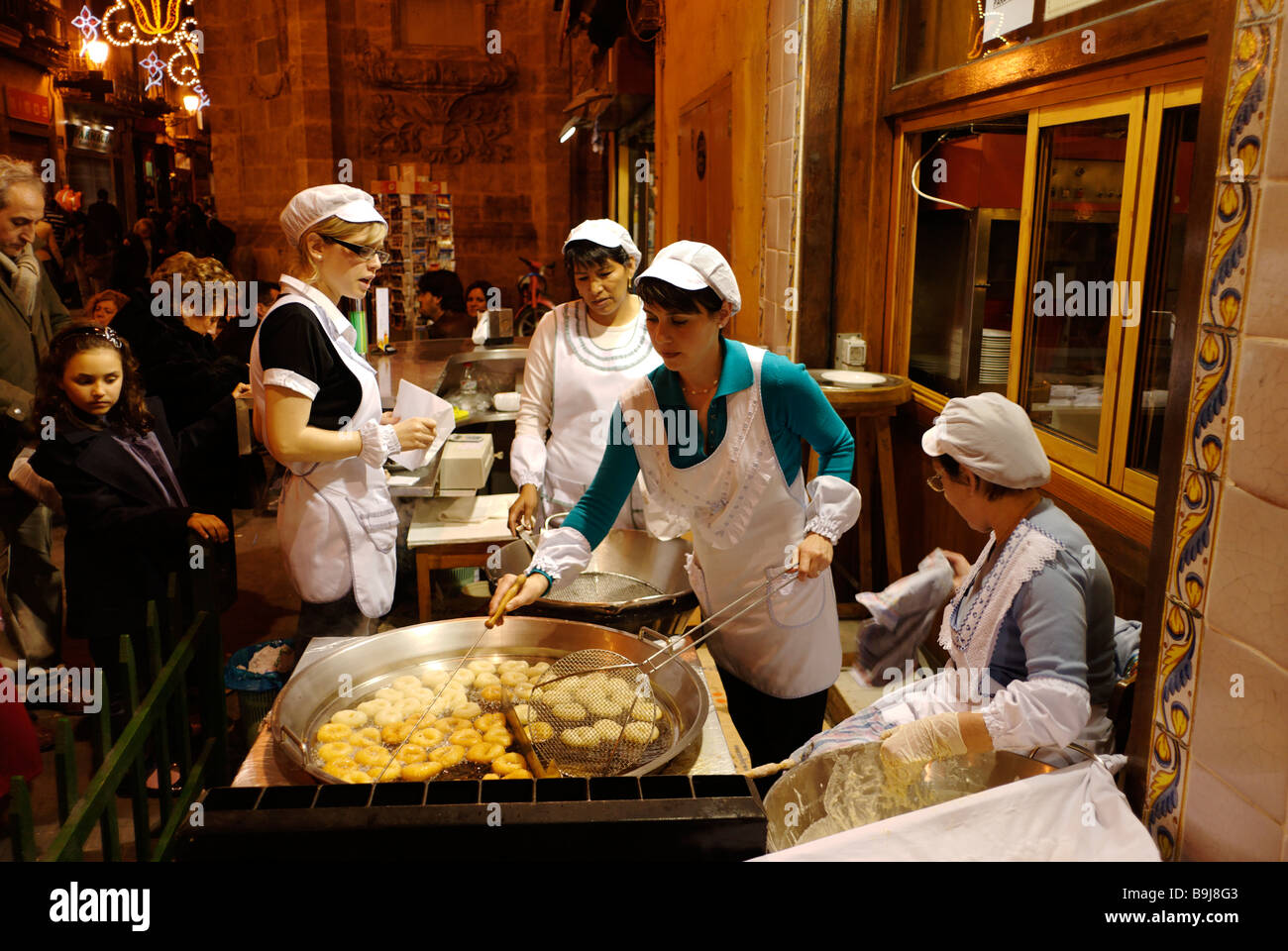 Donut and churro stand hi-res stock photography and images - Alamy