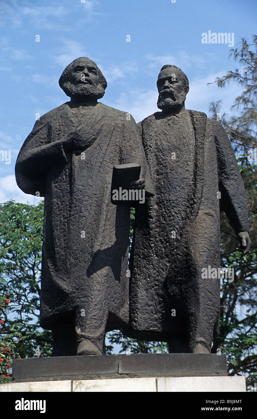 Calcutta, now Kolkata, India, statue of Marx and Engels Stock Photo - Alamy