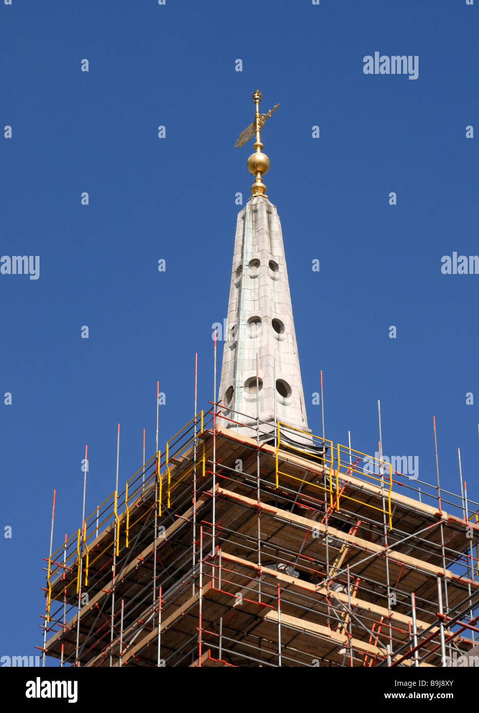 The spire of the church of St Martin-in-the-Fields surrounded by ...