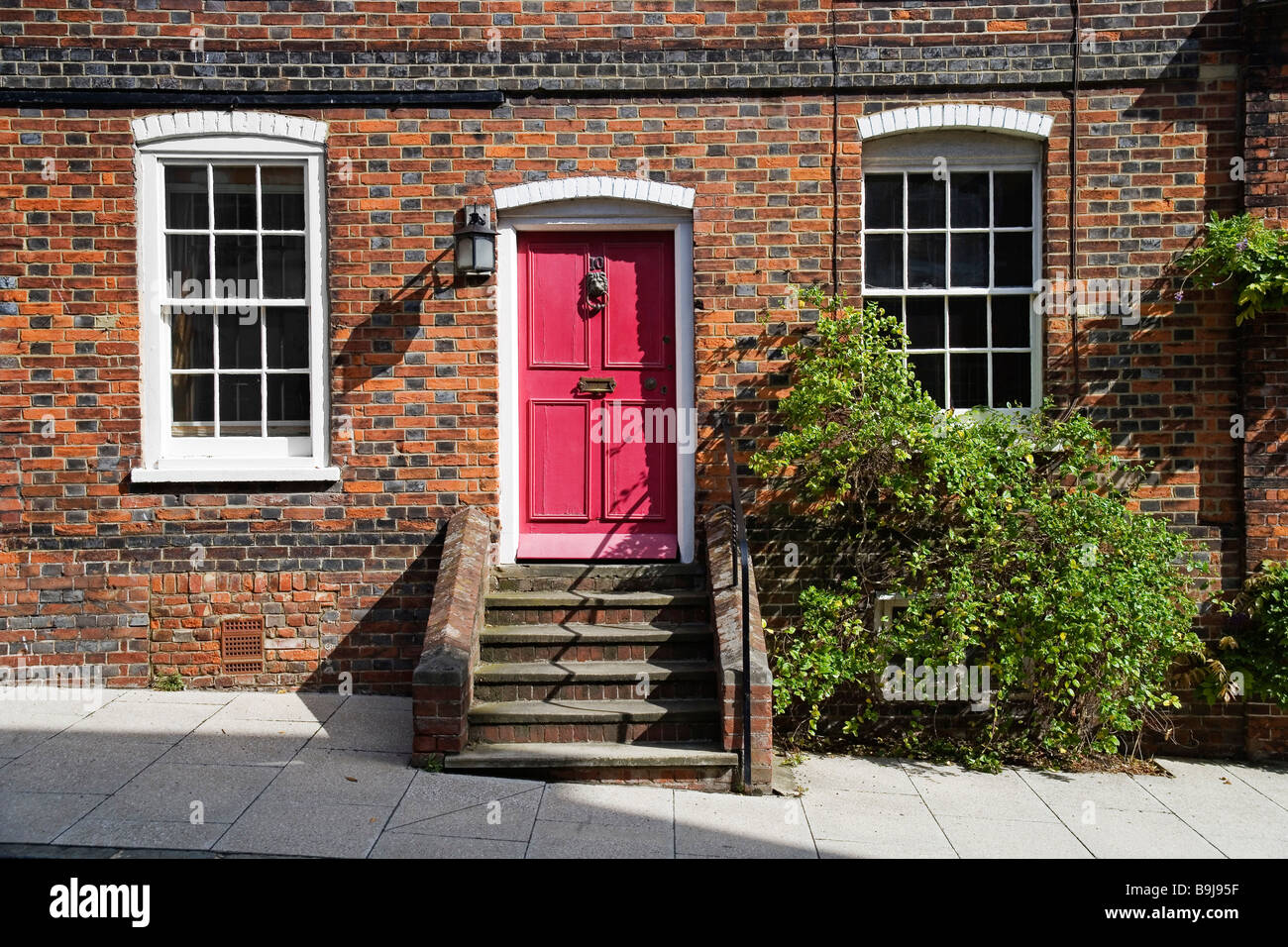 Brick house facade england hi-res stock photography and images - Alamy