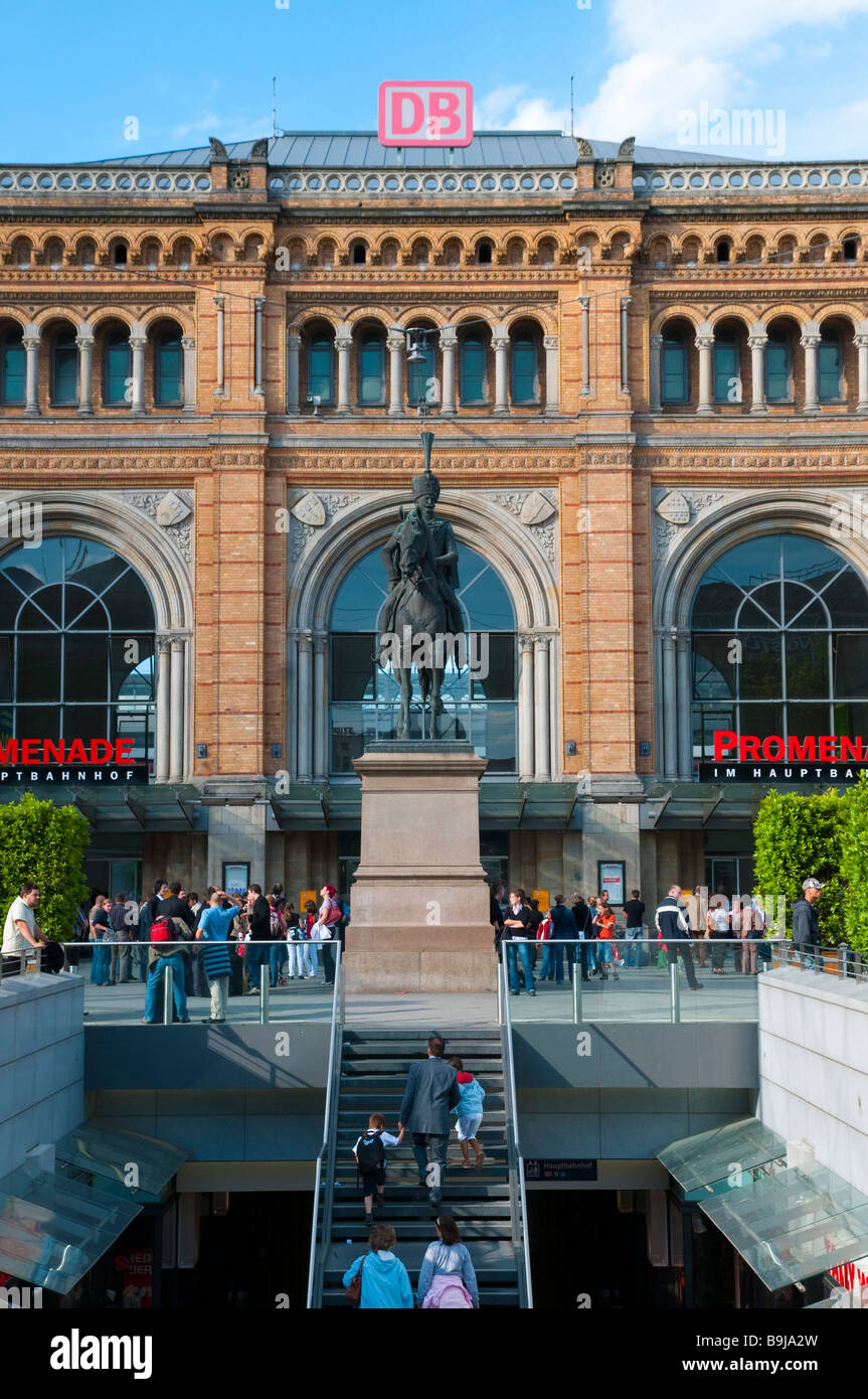 Railway station hannover hi-res stock photography and images - Alamy