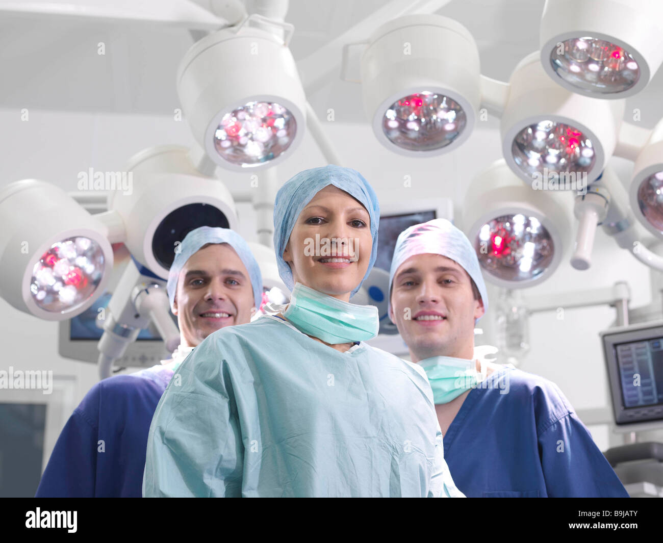Female Surgeon In Or High Resolution Stock Photography and Images - Alamy