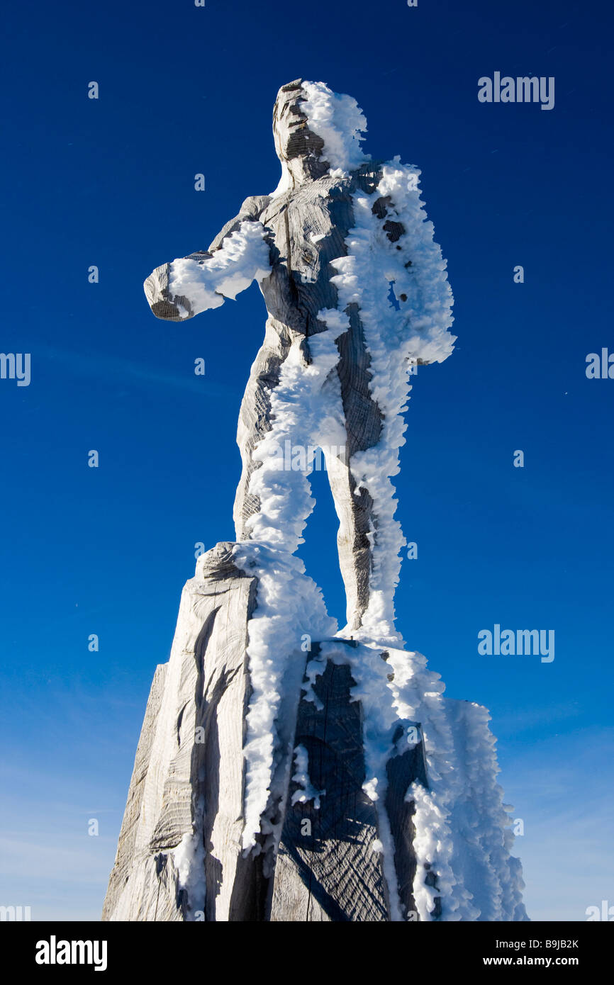A wooden sculpture by the artist Mario Gasser, on the Zugspitze plateau ...
