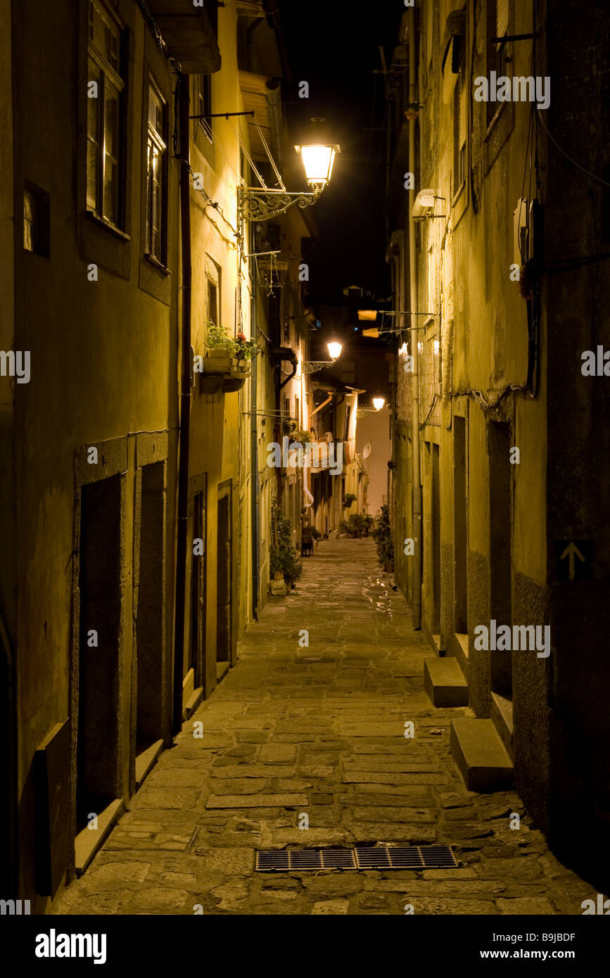 Typical alley in the historic centre of Porto, UNESCO World Cultural ...