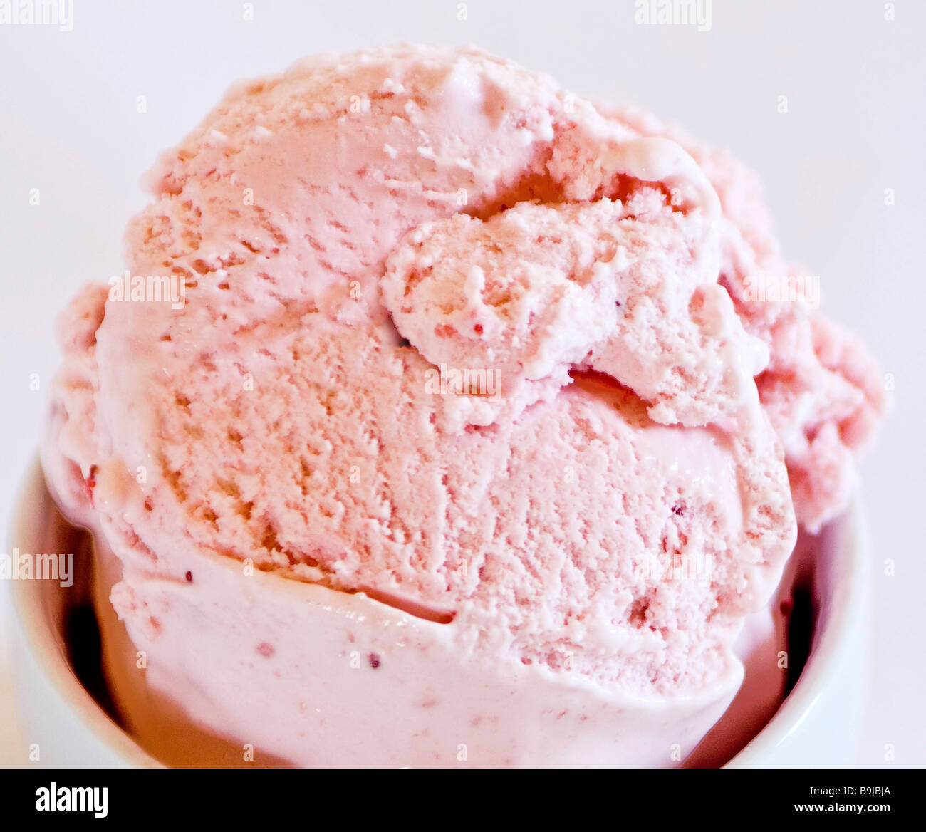 Close up of ice cream in a glass bowl Stock Photo - Alamy