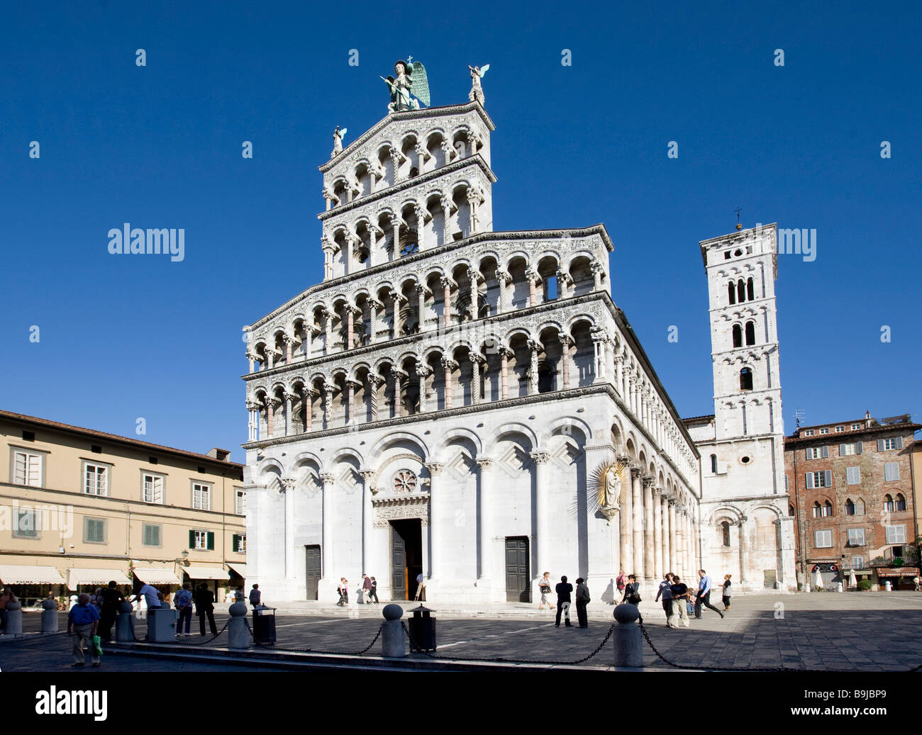 The west facade of San Michele Church, Pisan Romanesque art, Piazza San ...