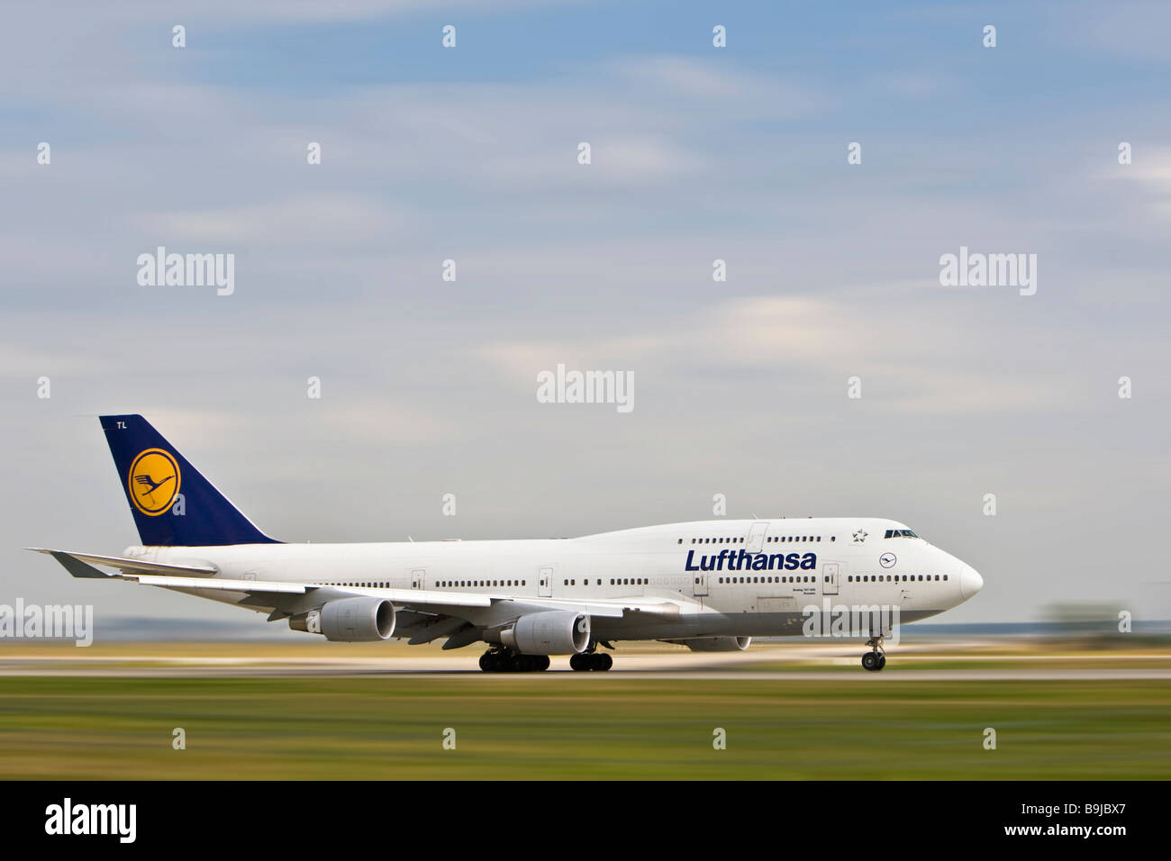 Boeing 747 from Lufthansa during take-off at Frankfurt Airport, Frankfurt, Hesse, Germany ...