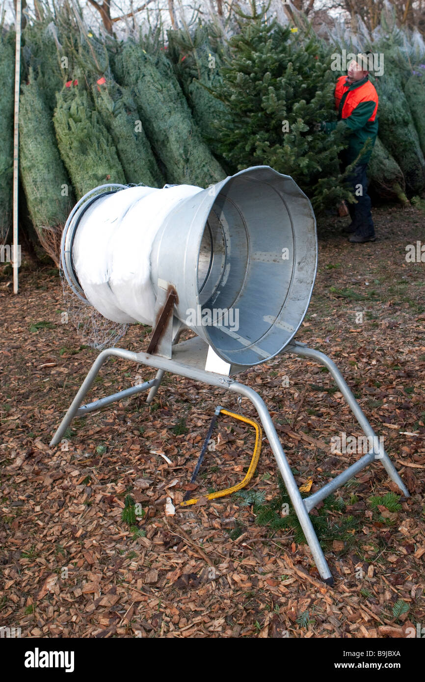 Device for packaging Christmas trees on a Christmas tree stall, Germany ...