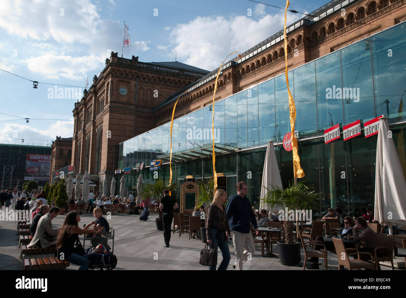 Hauptbahnhof Hannover Niedersachsen Deutschland Hannover main railway ...