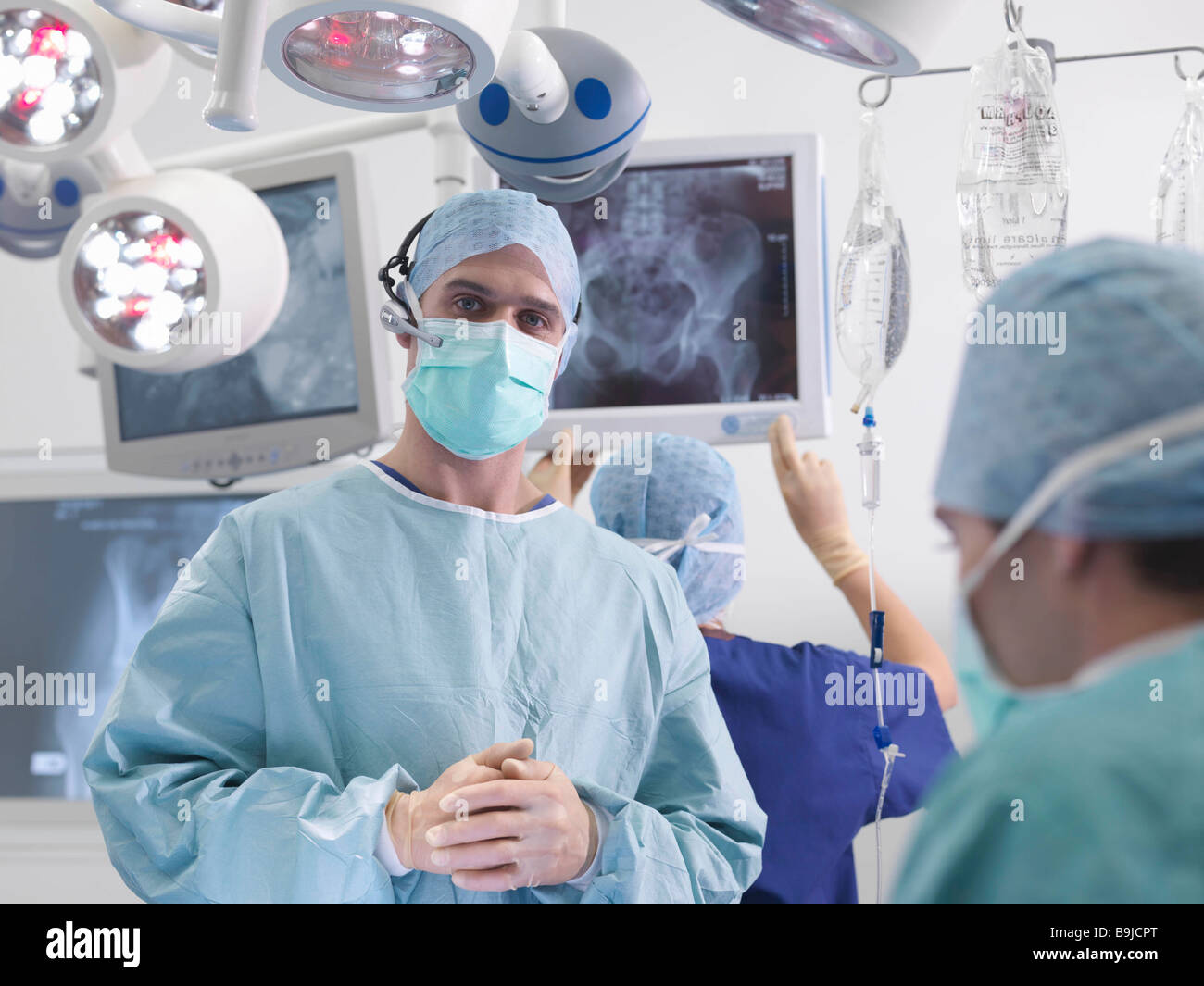 Camera Operation Surgeon Doctor High Resolution Stock Photography and ...