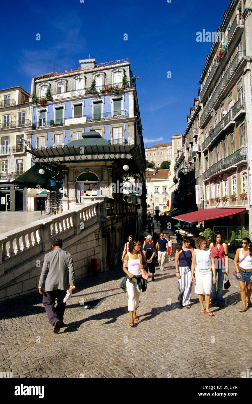 Pedestrian area, wide pavement, people, Praca dos Restauradores ...