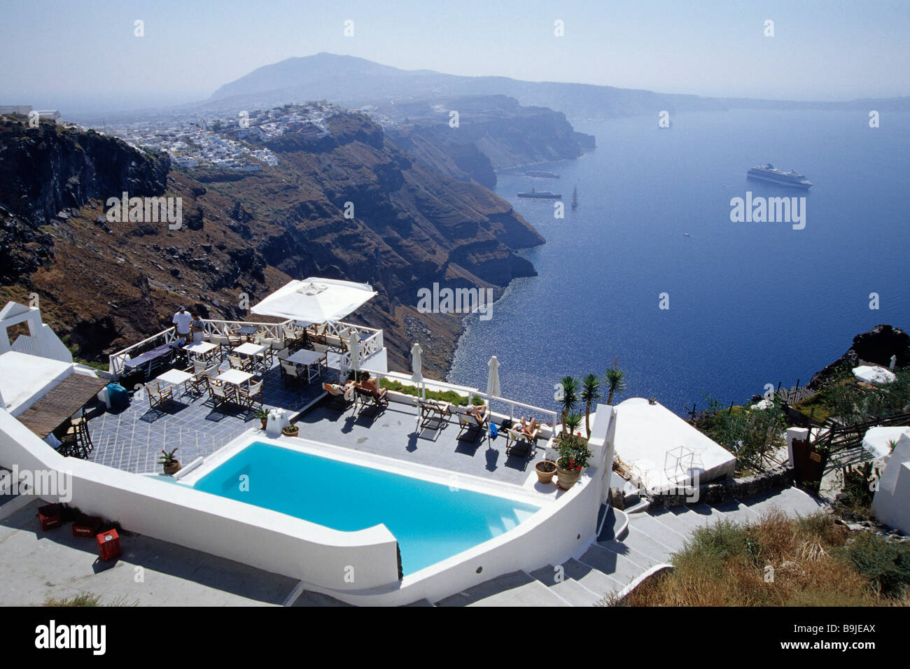 Santorini schwimmbad hi-res stock photography and images - Alamy