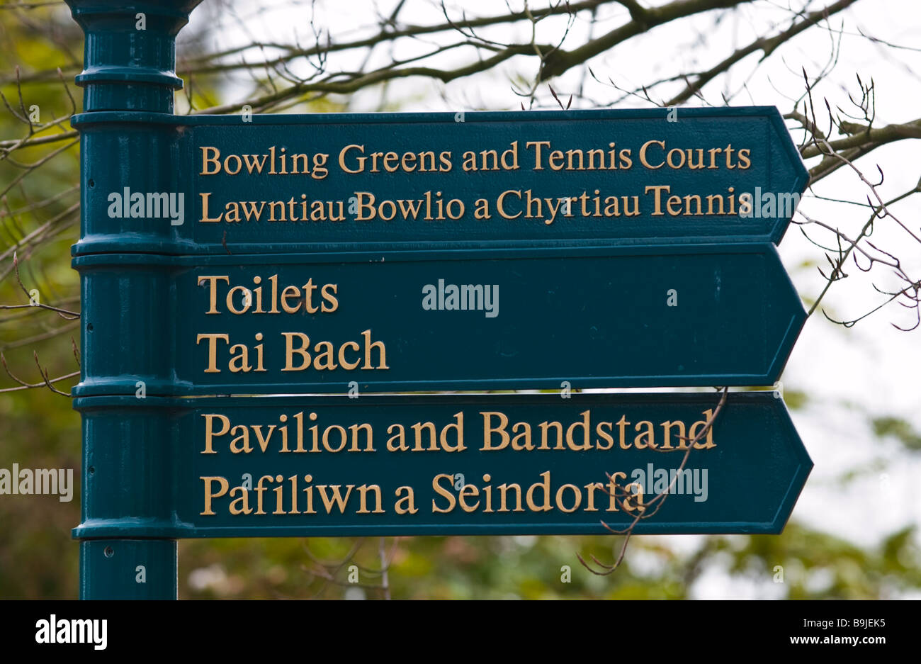 Bilingual English and Welsh direction signs in Belle Vue Park a ...