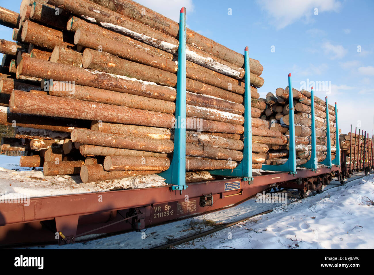 Long train carrying logs hi-res stock photography and images - Alamy