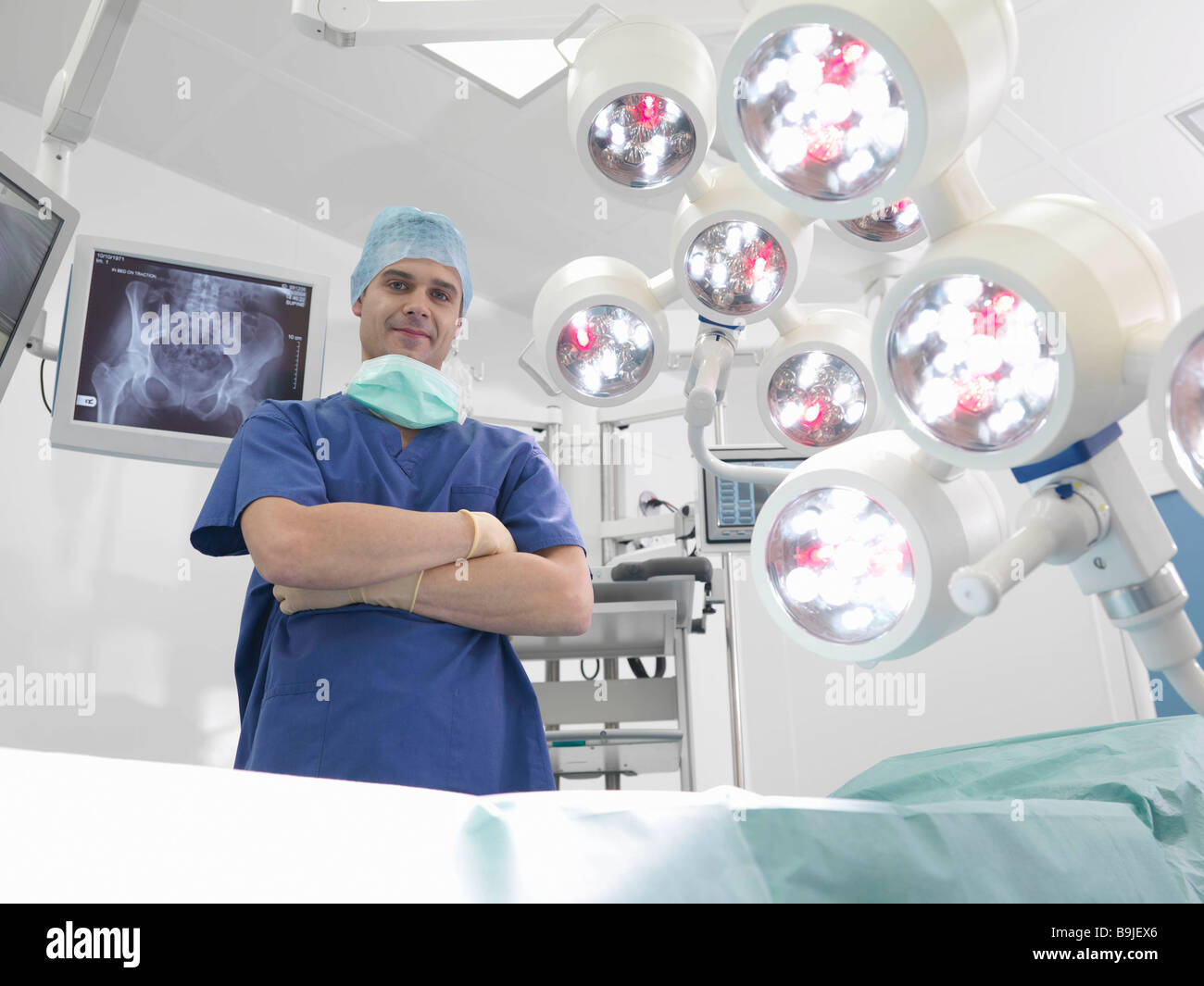 Operating room camera hi-res stock photography and images - Alamy