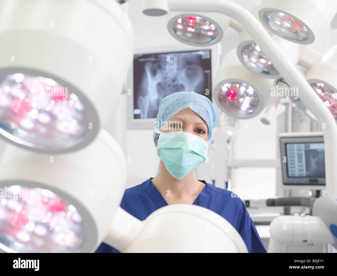 Operating room camera hi-res stock photography and images - Alamy