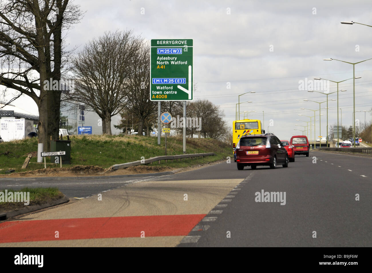 M25 motorway road signs hi-res stock photography and images - Alamy