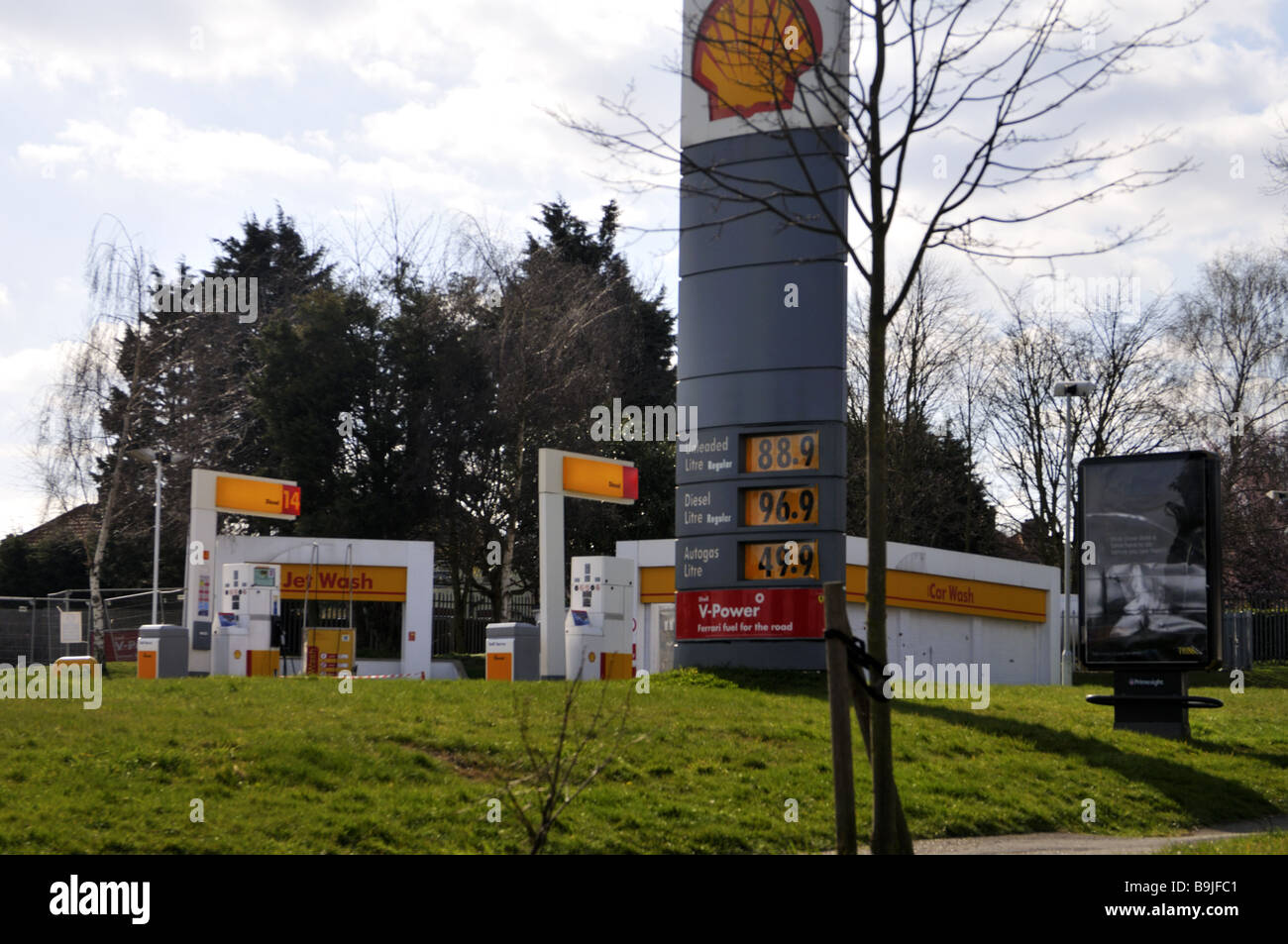 Shell service station hi-res stock photography and images - Alamy