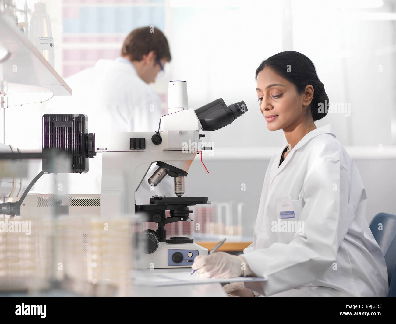 Scientist microscope hi-res stock photography and images - Alamy
