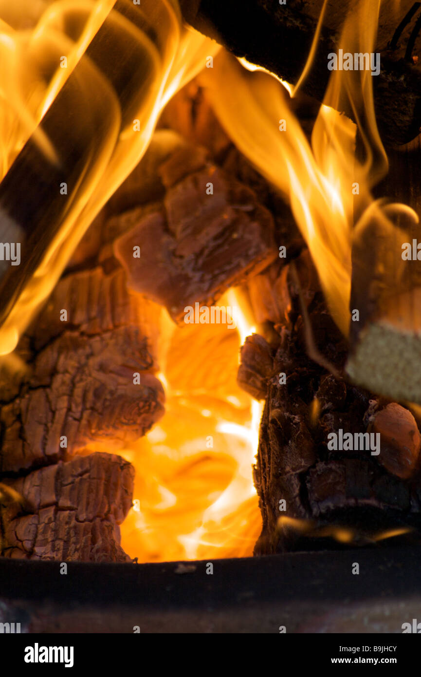 Fire wood embers hi-res stock photography and images - Alamy