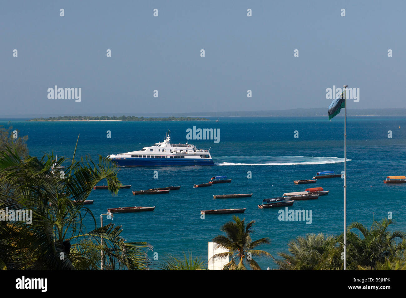 View on water area of Stowntown capital of Zanzibar Stock Photo - Alamy