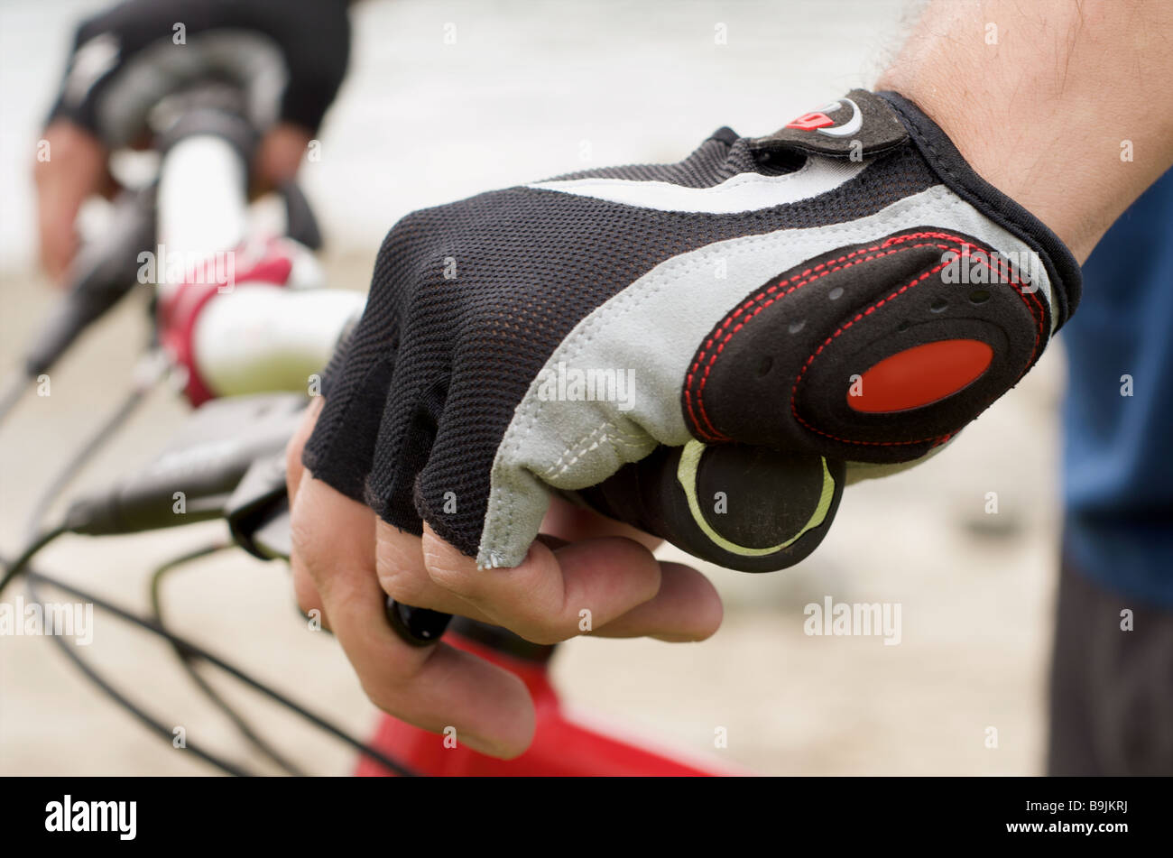 Crash on mountain bike hi-res stock photography and images - Alamy