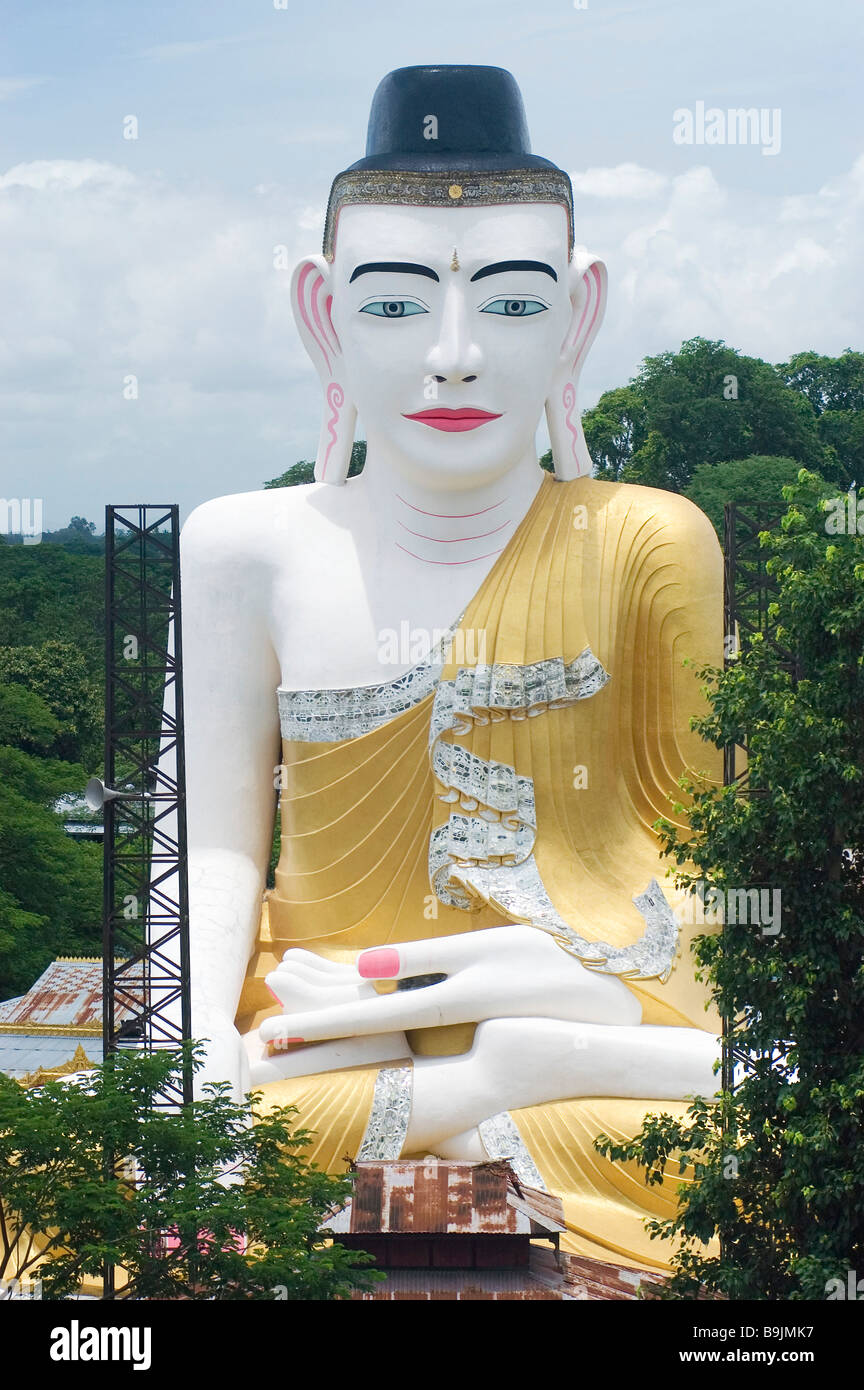 big sitting buddha pyay pagoda burma myanmar Stock Photo - Alamy