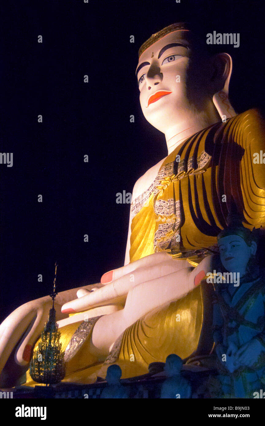 big sitting buddha pyay pagoda burma myanmar Stock Photo - Alamy